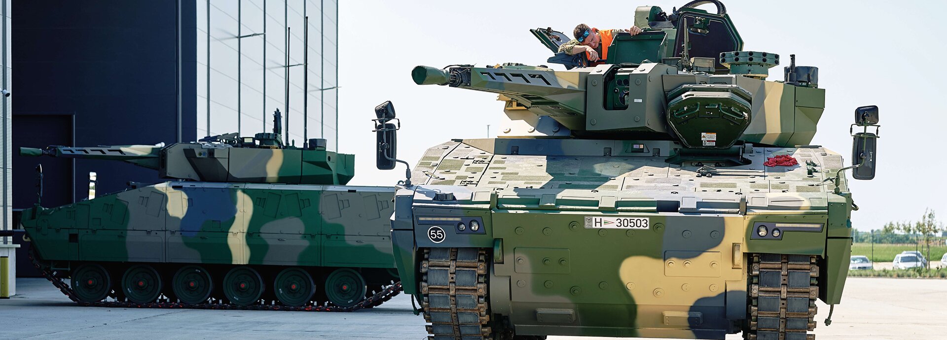Rheinmetall hands over the first Lynx from Hungarian production ...